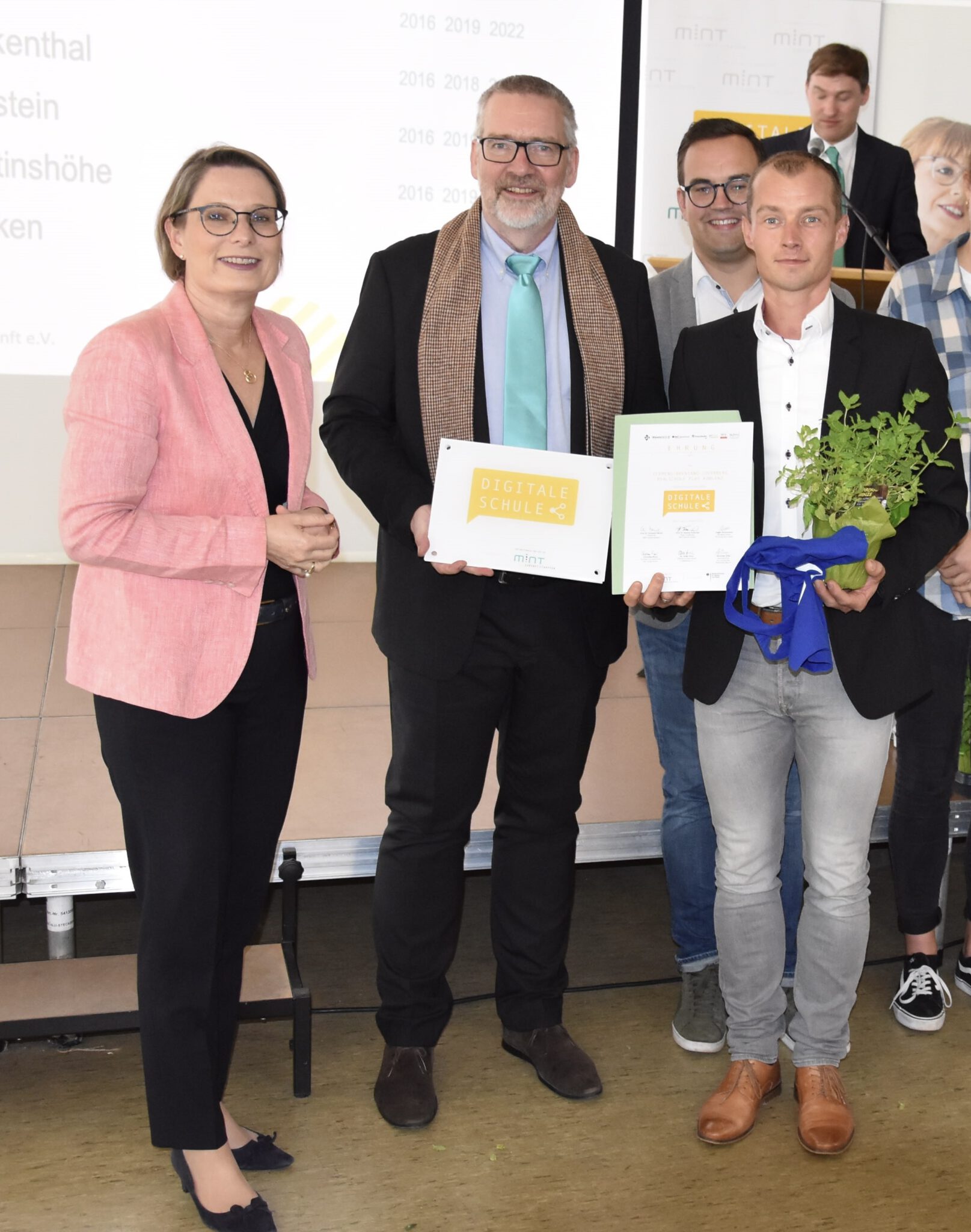 Pressebericht zur Ehrung für die digitale Schule – Clemens-Brentano-Overberg Realschule plus Koblenz